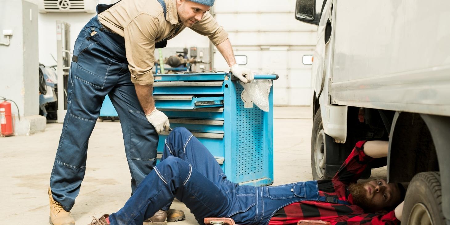 Tools Used By Truck Service Technicians: Homienjoy